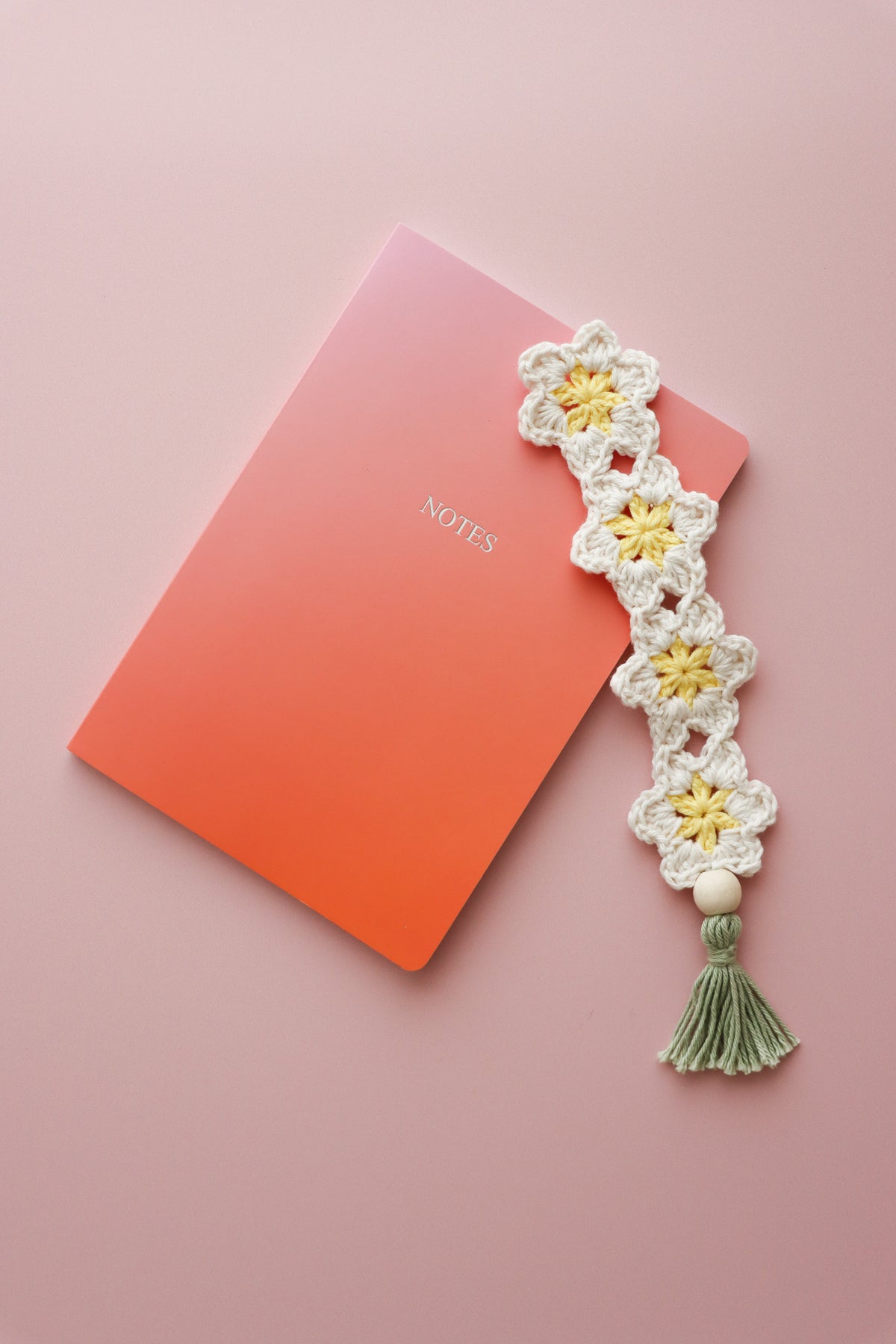 Daisy Chain Bookmark – Bella Coco Crochet